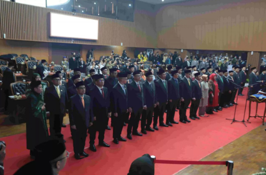 Resmi Dilantik 50 Anggota DPRD Kota Bandung 2024-2029 – Media Pusaka Resmi Dilantik 50 Anggota DPRD Kota Bandung 2024-2029 – Media Pusaka